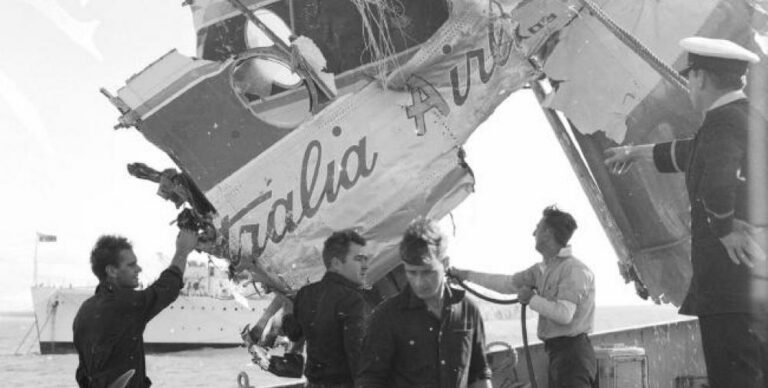 Remembering the Friendship crash. The enduring mystery of Australia’s ...